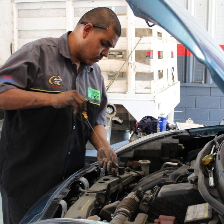 Mecánicos en Bahía de Kino: Servicios y Experticia Local